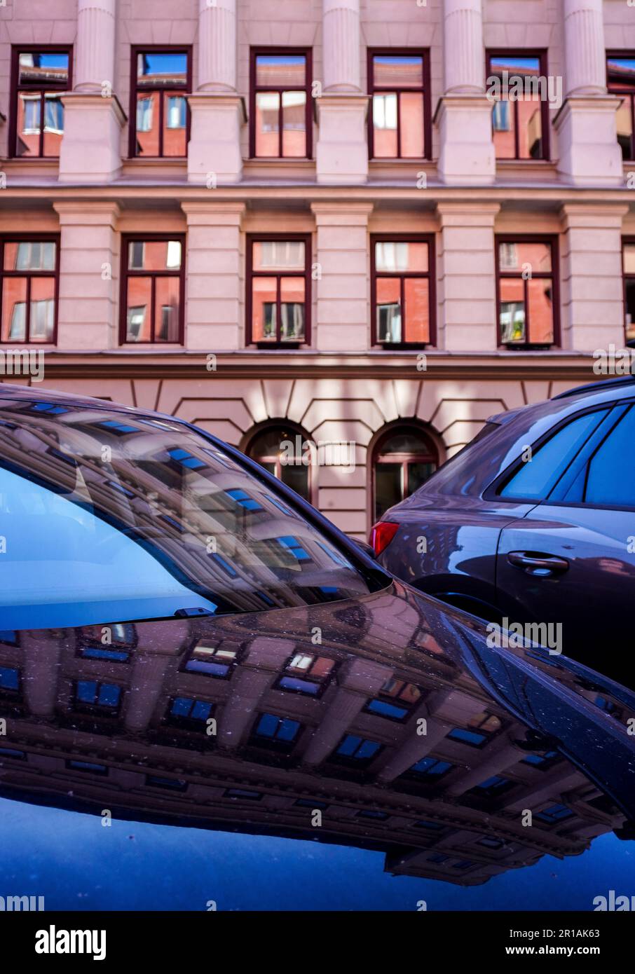 cars parked in front of a building Stock Photo - Alamy