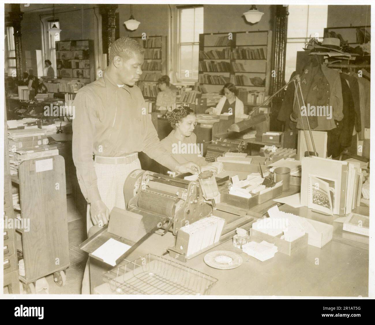 Library staff hi-res stock photography and images - Alamy