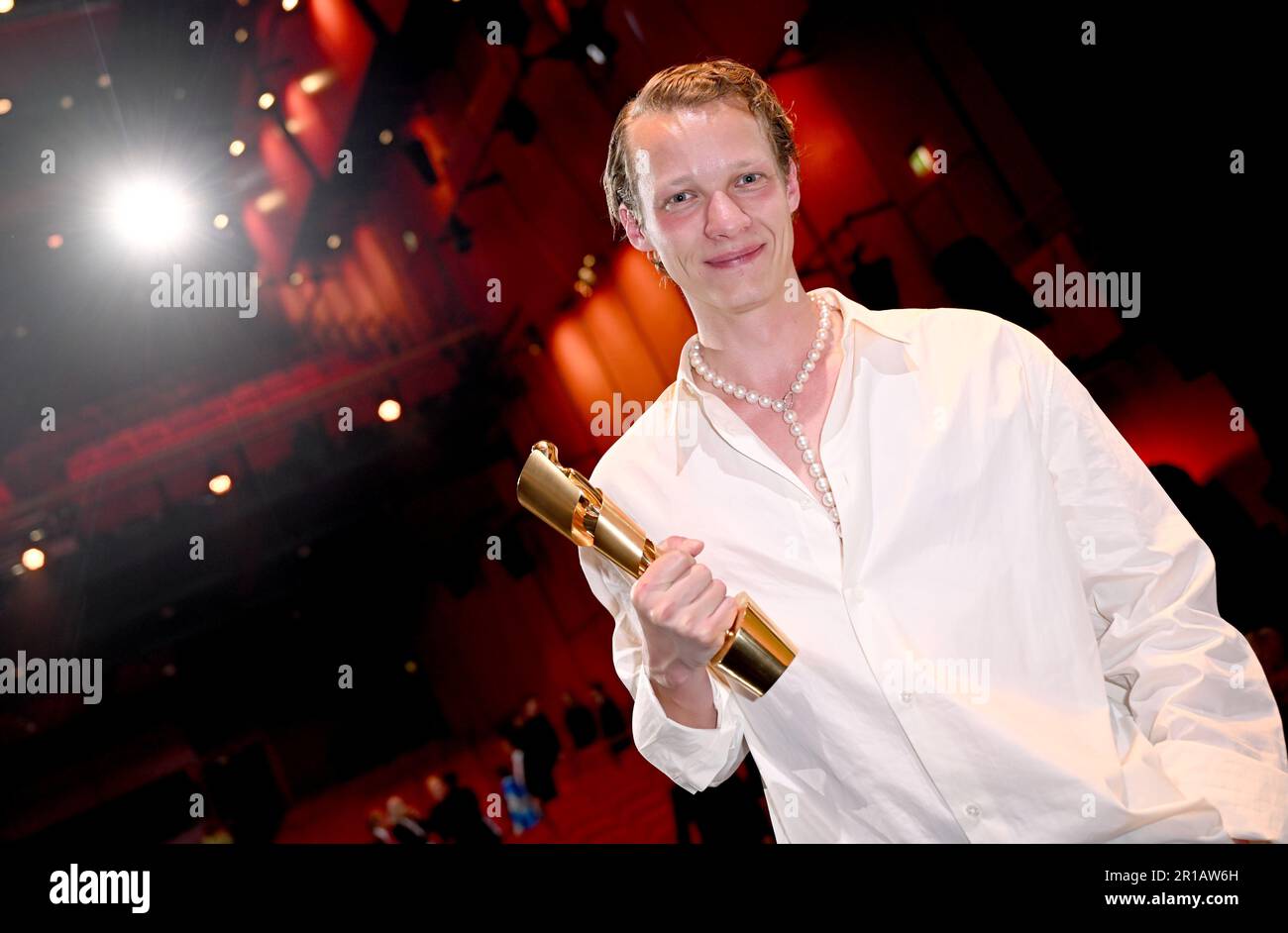 Berlin, Germany. 12th May, 2023. Felix Kammerer, actor, holds the award ...