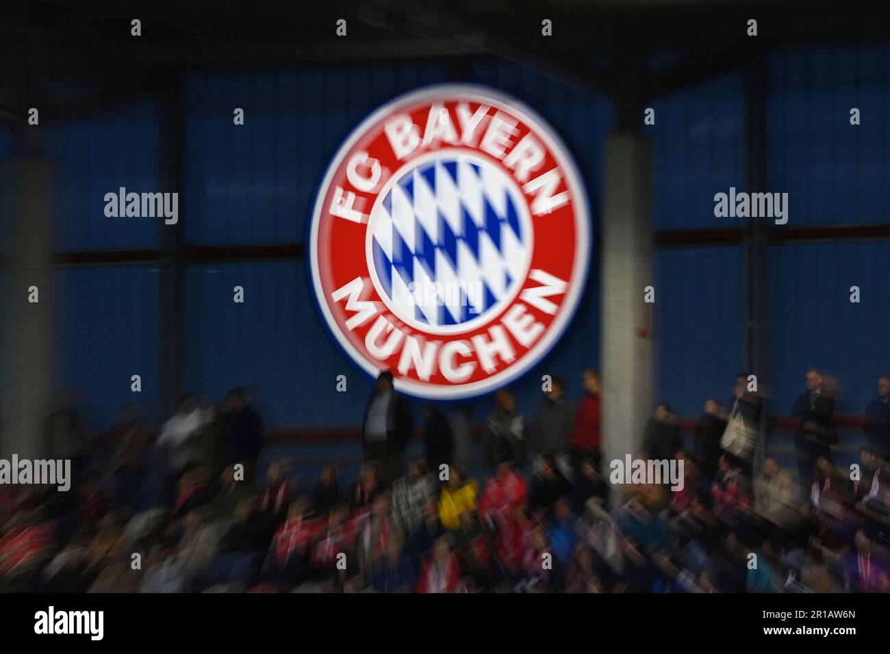 Marginal motif: FC Bayern logo, club emblem, emblem above the spectator ...