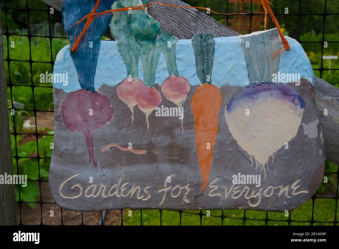 Inviting garden gate hi-res stock photography and images - Alamy