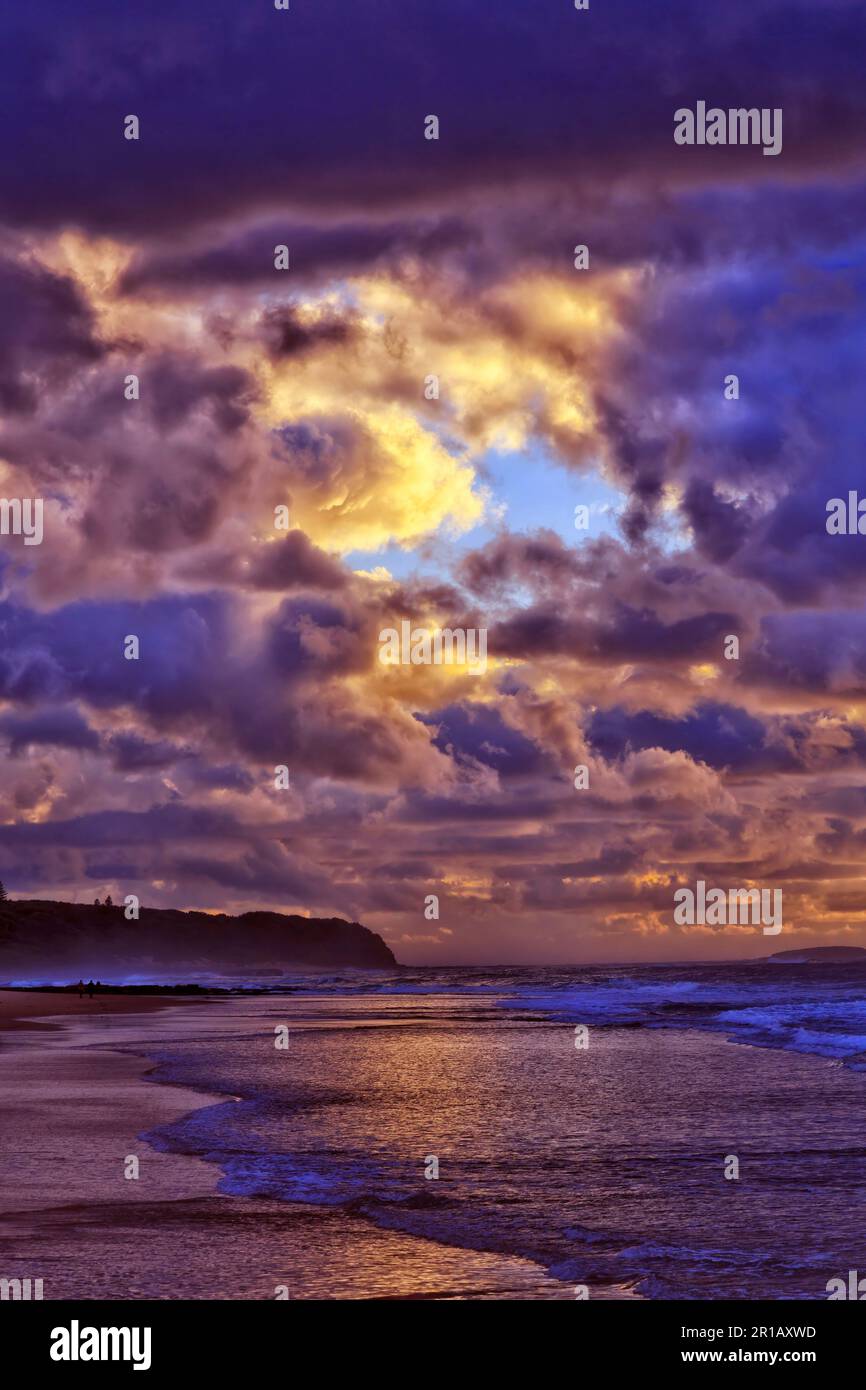 Stormy weather at sunrise on Caves beach of Pacific coast in Australia ...