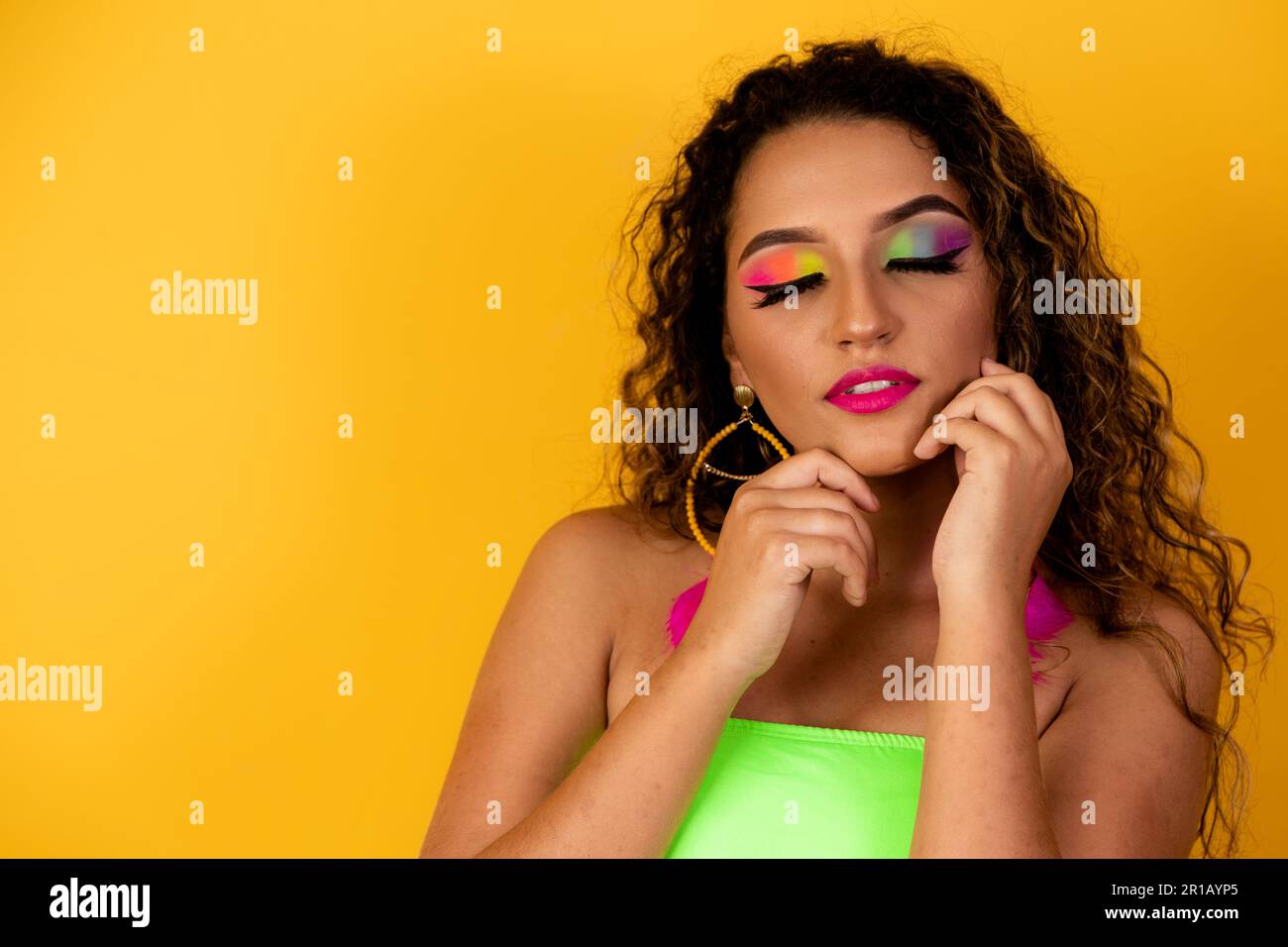 Carnival Makeup to celebrate Brazil's Carnaval. Makeup trend and ...