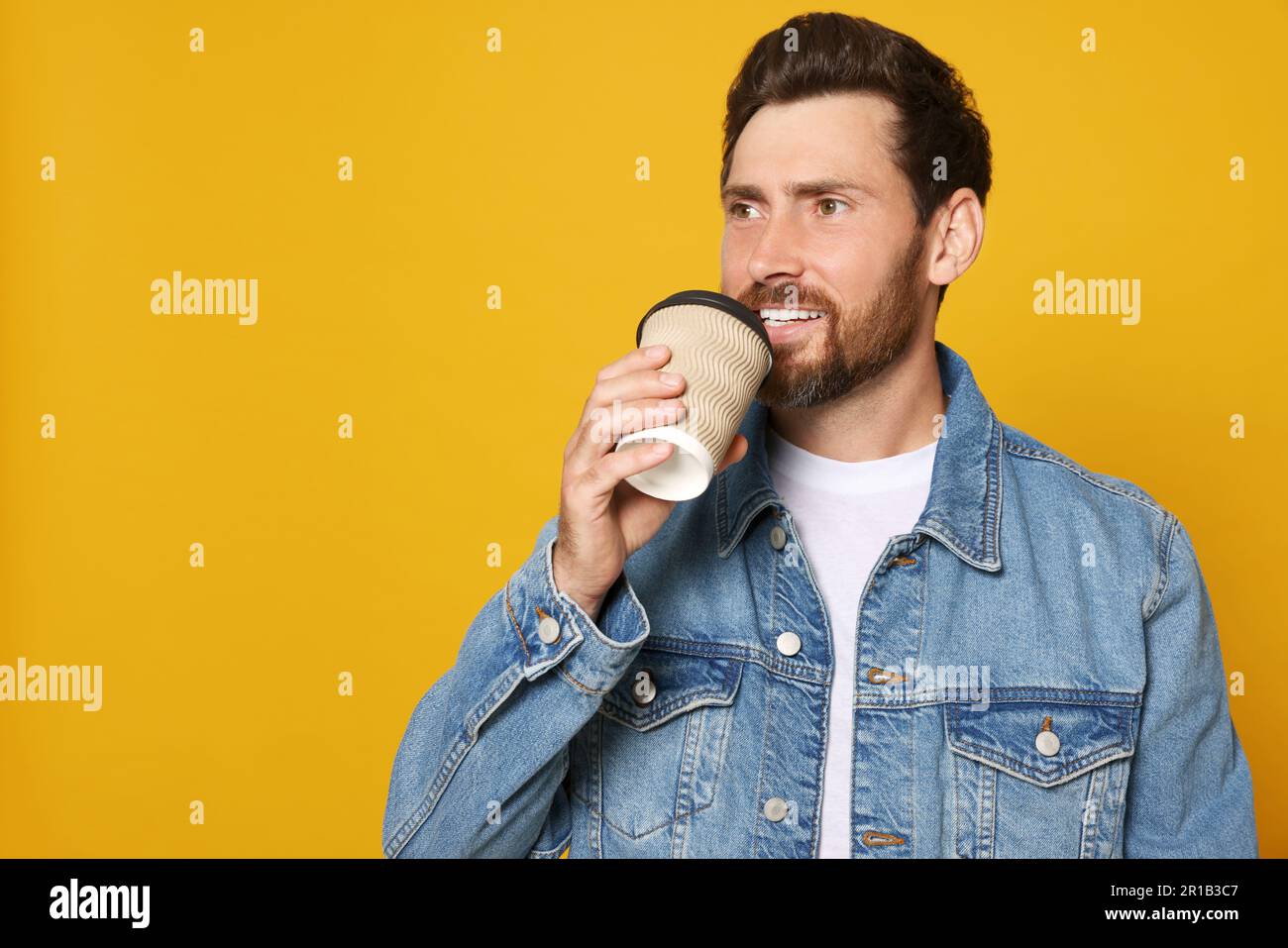 Drinking from paper cup hi-res stock photography and images - Alamy