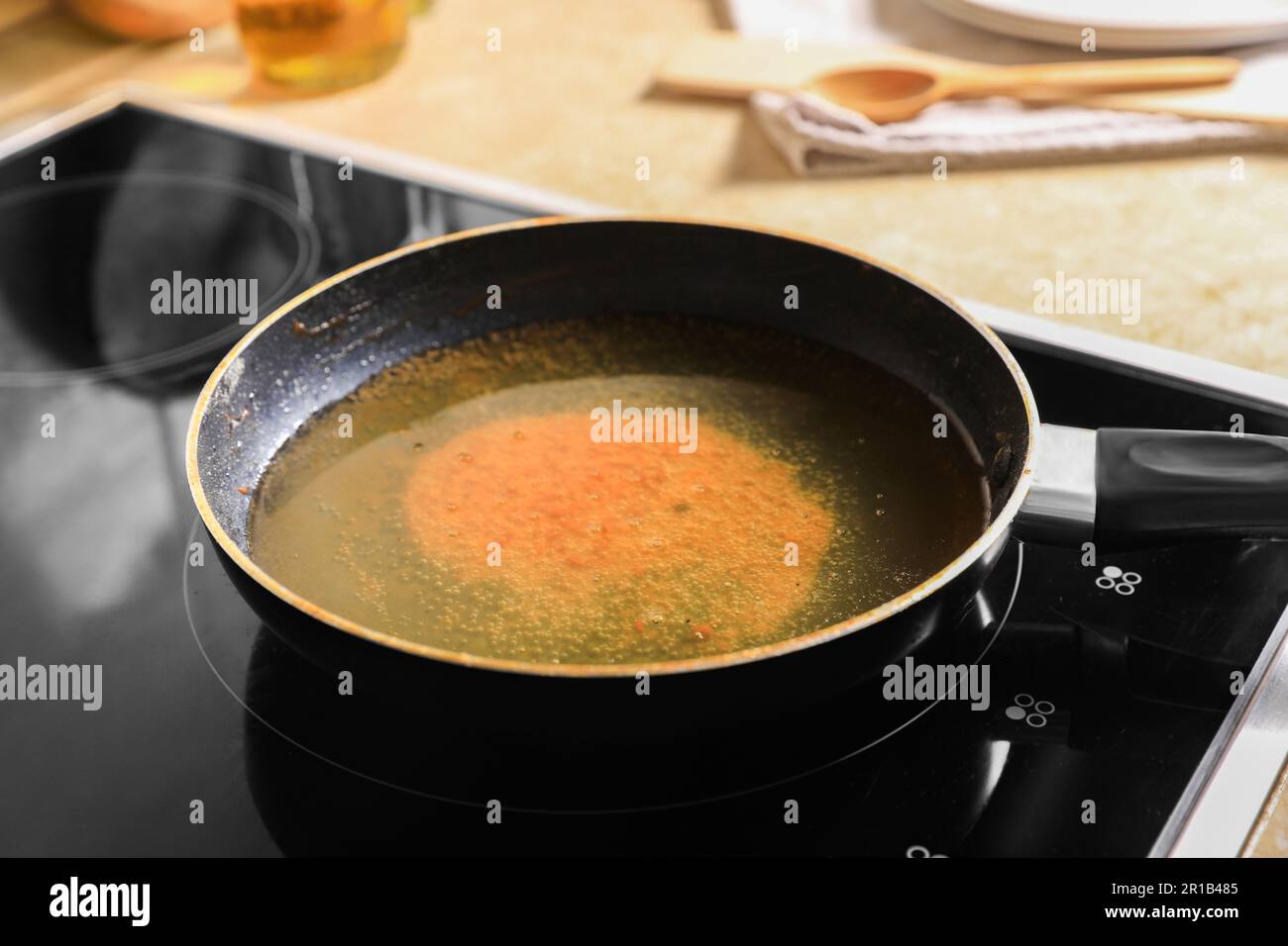 Frying pan with used cooking oil on stove Stock Photo - Alamy