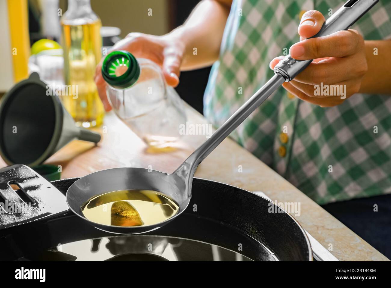 Used oil kitchen woman hi-res stock photography and images - Alamy