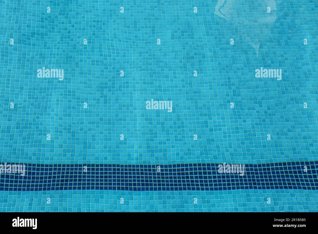 Empty swimming pool with clear water, above view Stock Photo - Alamy
