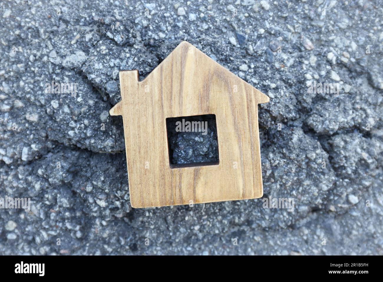 Wooden house model on cracked asphalt, top view. Earthquake disaster ...