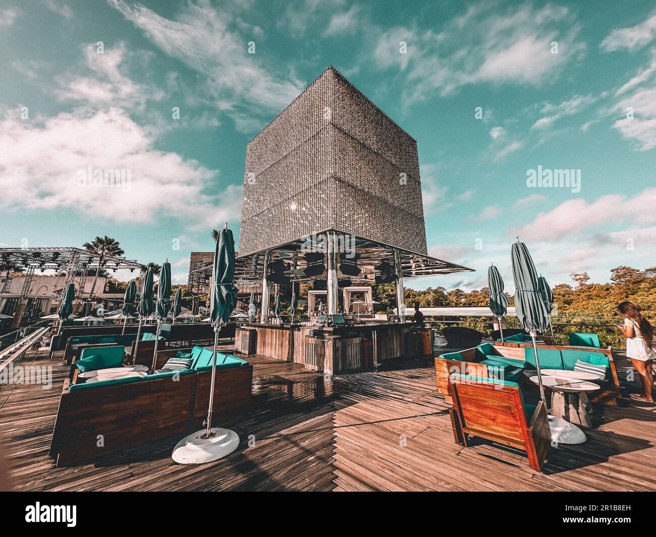 beach club on the cliffs of uluwatu in Bali, Indonesia Stock Photo - Alamy