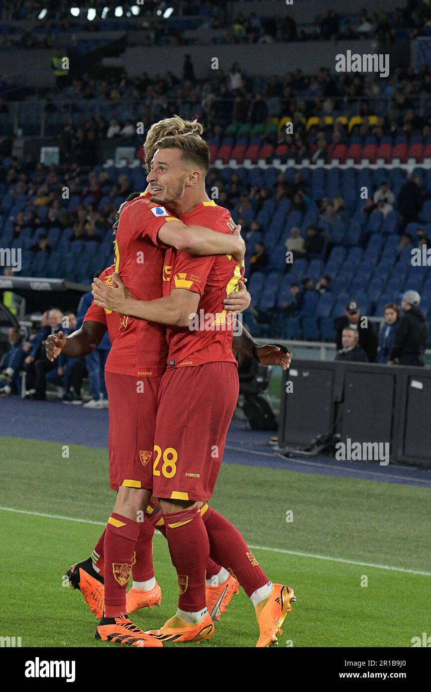 Remi Oudin of US Lecce jubilates with Morten Hjulmand after scoring the ...