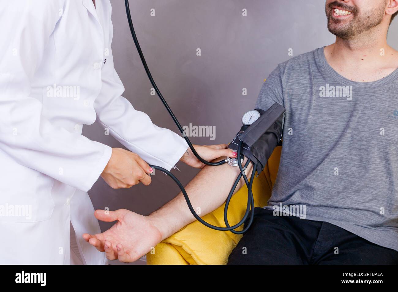 Doctors measuring blood pressure hi-res stock photography and images ...