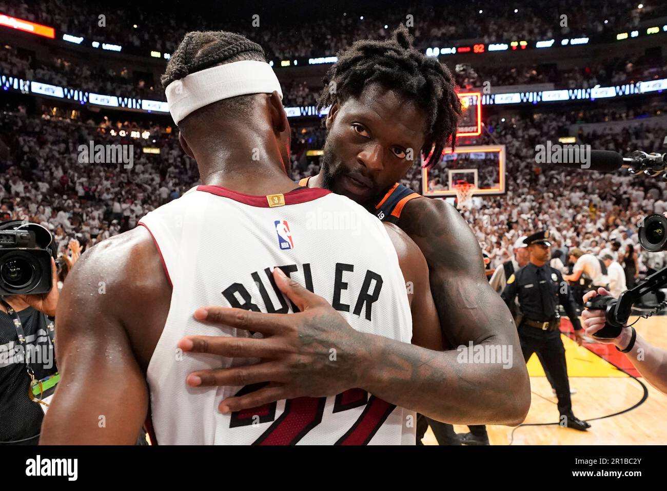 New York Knicks forward Julius Randle, right, and Miami Heat forward ...