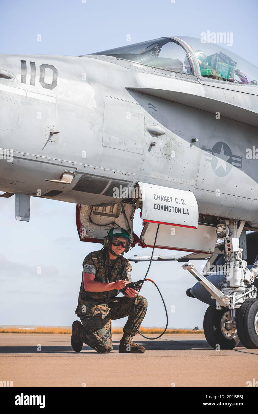 Radar systems hi-res stock photography and images - Alamy