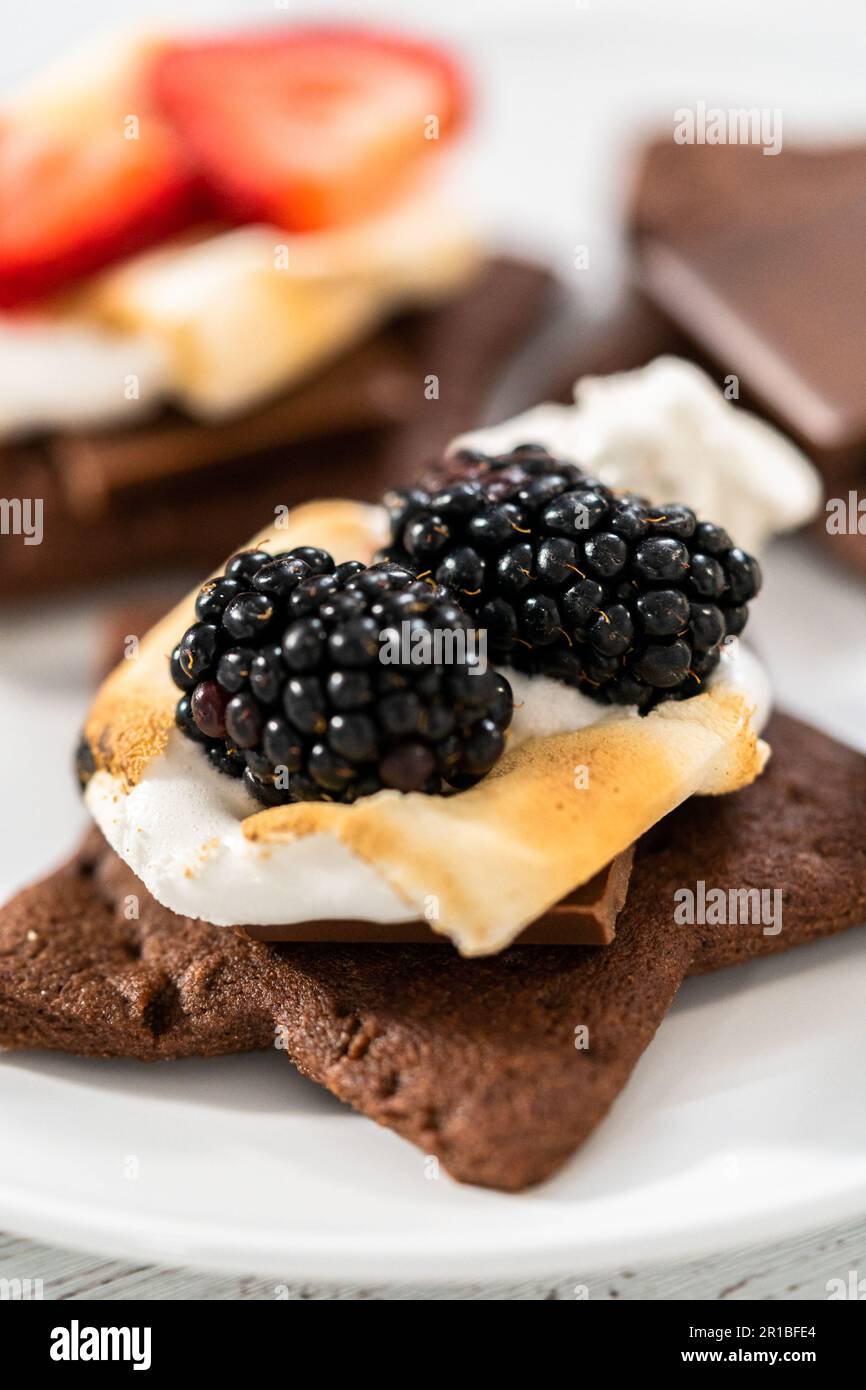 Smores sandwiches hi-res stock photography and images - Alamy