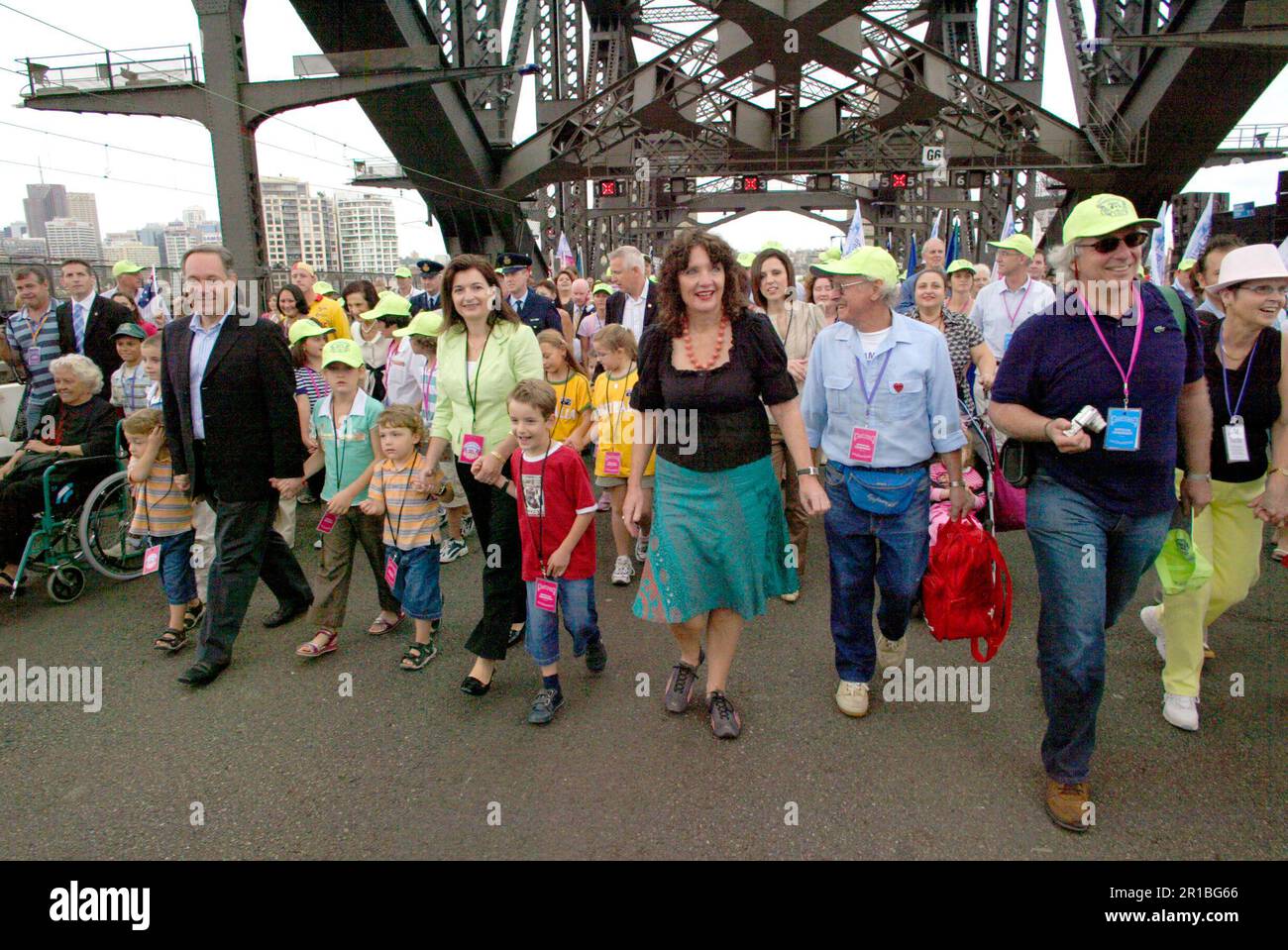 NSW Premier Morris Iemma and his family take part in the 75th ...