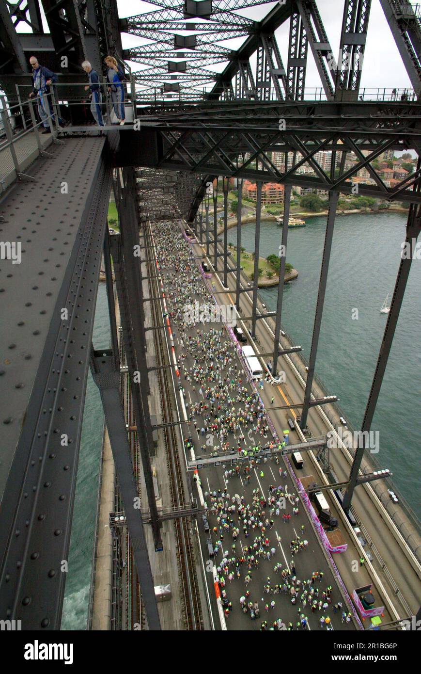 Australians celebrating the 75th Anniversary of Sydney Harbour Bridge ...