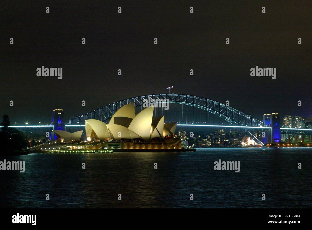 Special bridge lighting marks the 75th Anniversary of Sydney Harbour ...