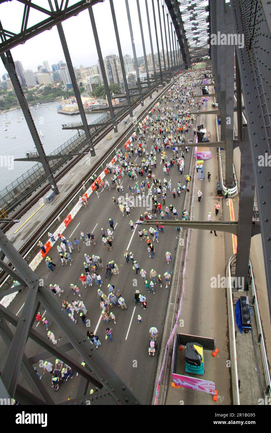 Australians celebrating the 75th Anniversary of Sydney Harbour Bridge ...