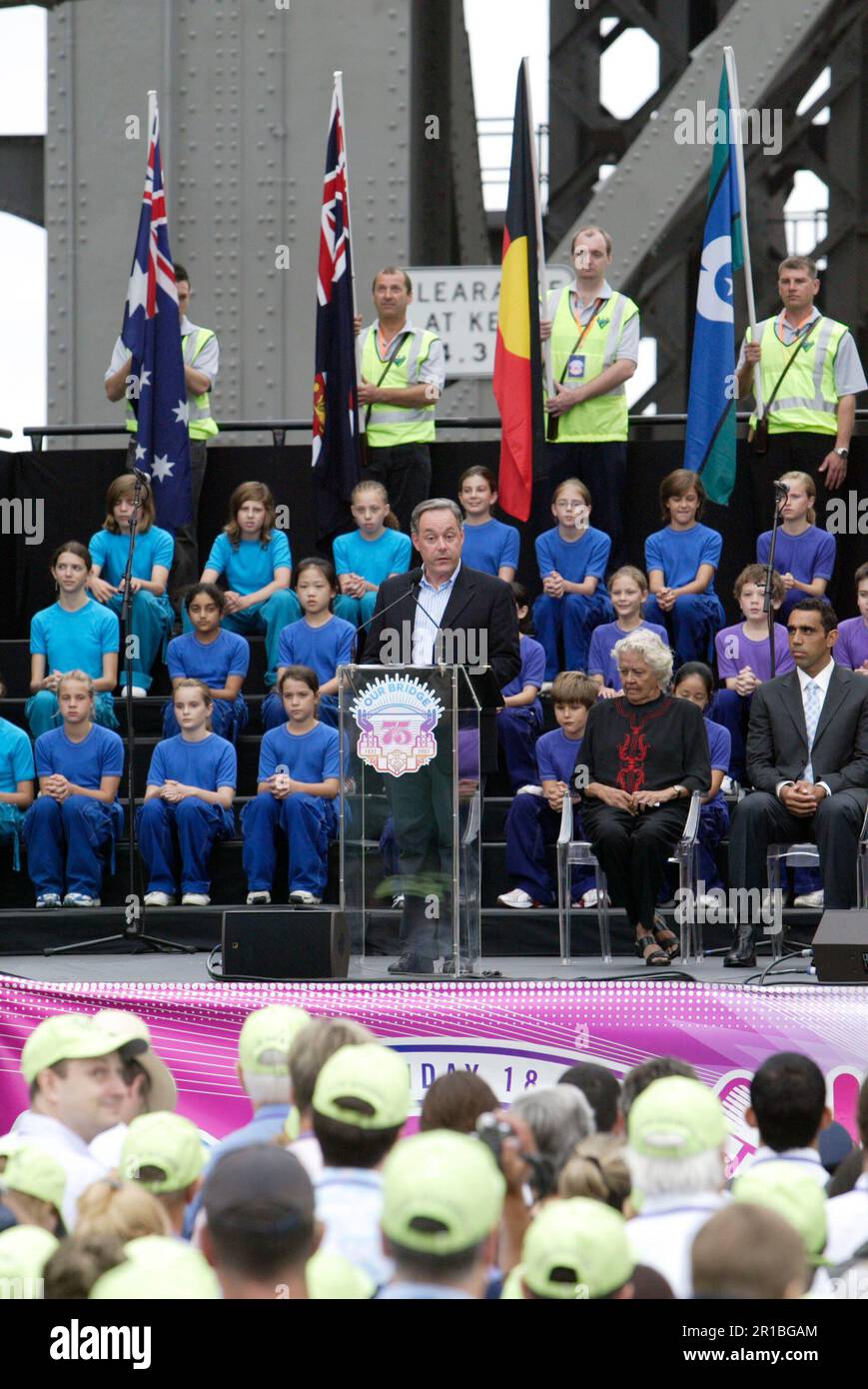 Premier of NSW, Morris Iemma, addresses the crowd at the Official ...
