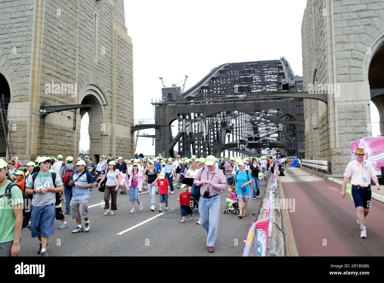 Australians celebrating the 75th Anniversary of Sydney Harbour Bridge ...