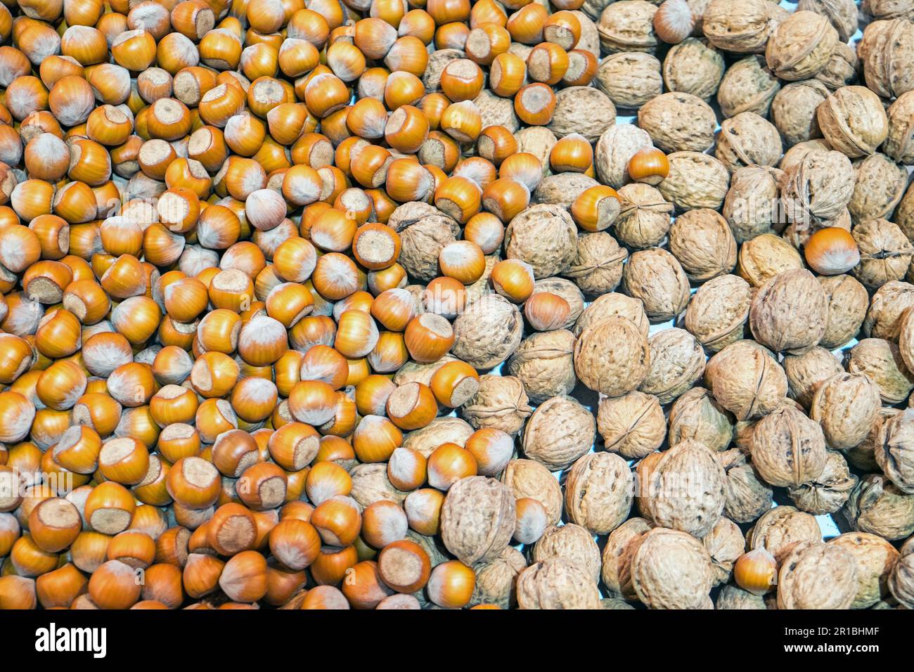 Walnut market hi-res stock photography and images - Alamy