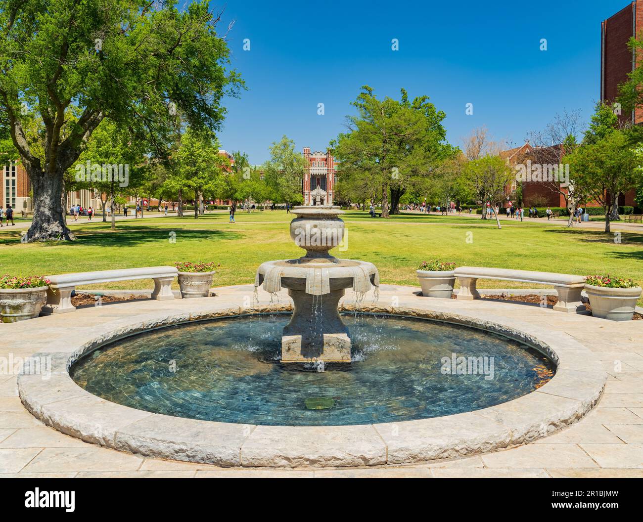 Sunny view of the Bizzell Memorial Library of University of Oklahoma at ...