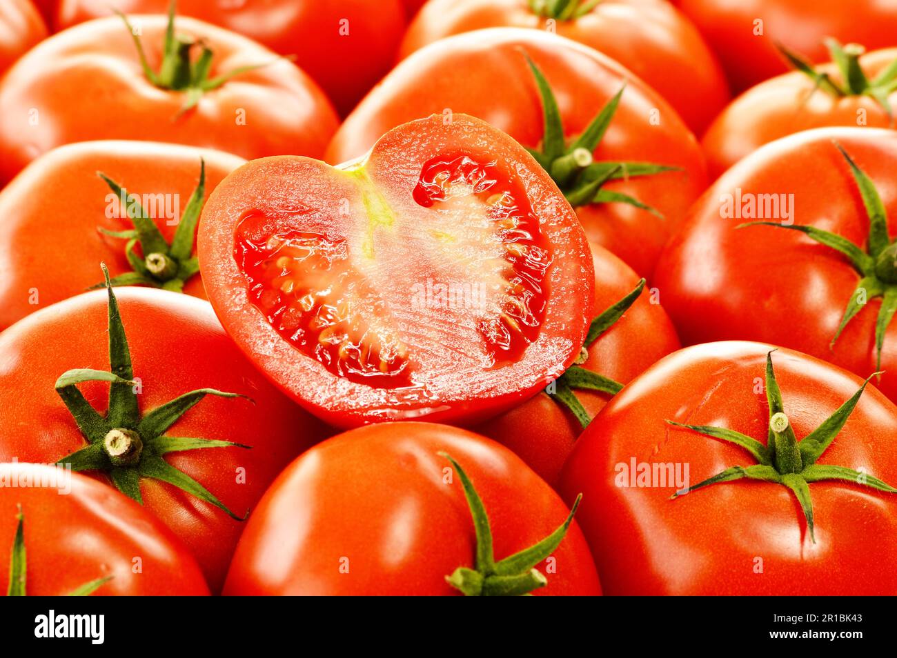 Fresh organic tomatoes on street stall Stock Photo - Alamy