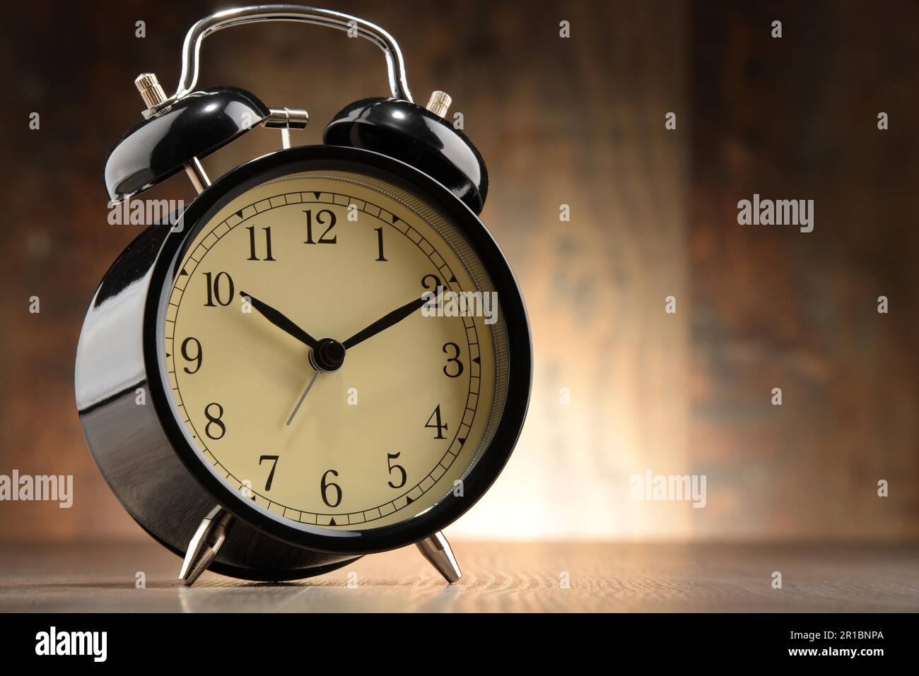 Black alarm clock hi-res stock photography and images - Alamy