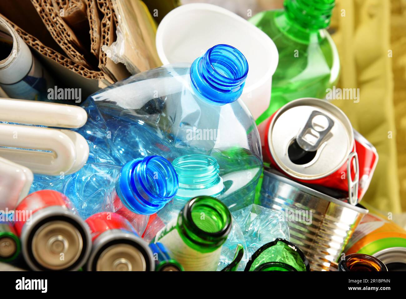 Recyclable garbage consisting of glass, plastic, metal and paper Stock ...