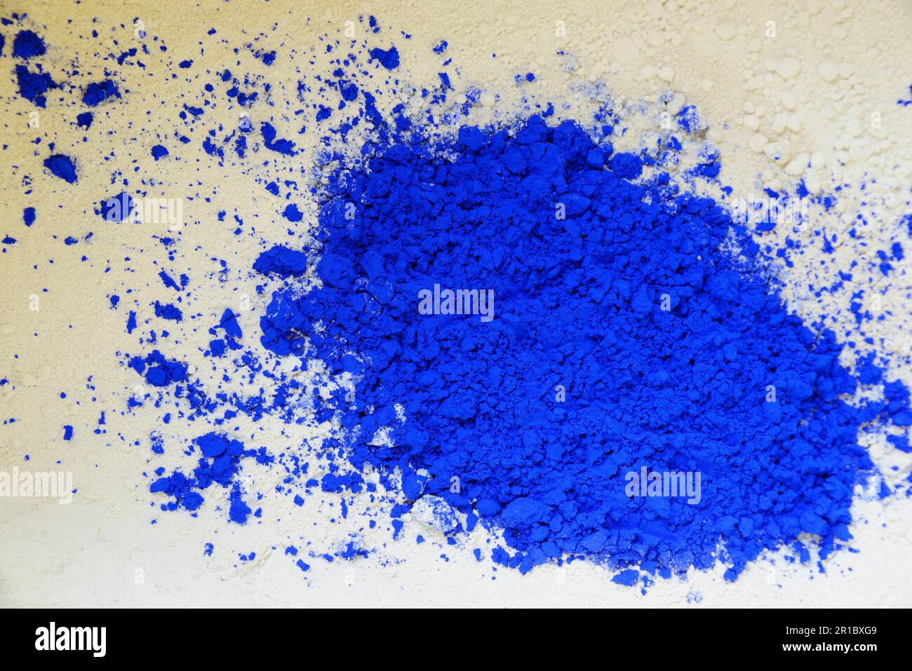 Colour pigments, blue, wall paint Stock Photo - Alamy