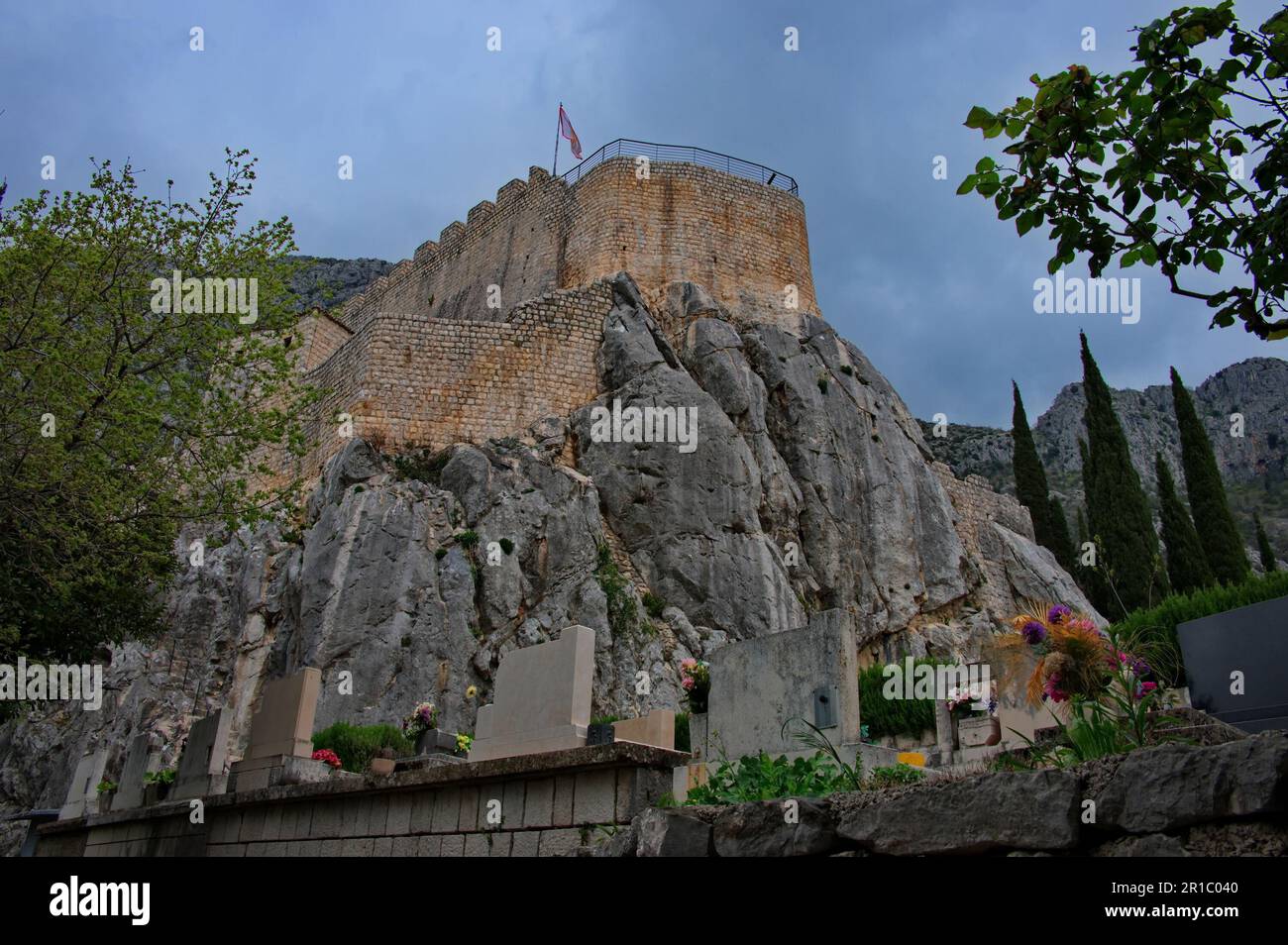 Fortress on the rock hi-res stock photography and images - Alamy