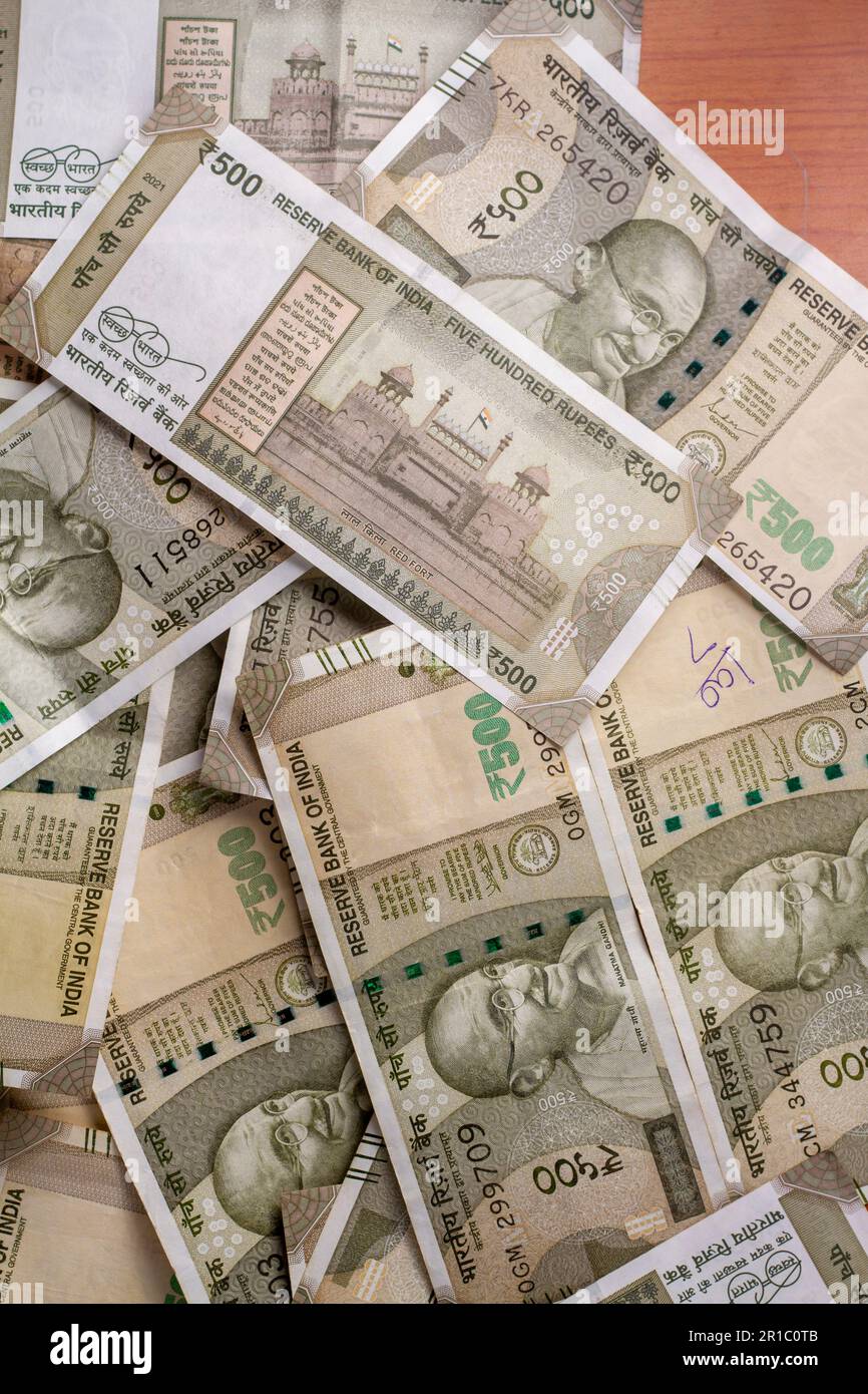 A closeup of Indian 500 rupee bills in a heap - Texture of a pile of ...