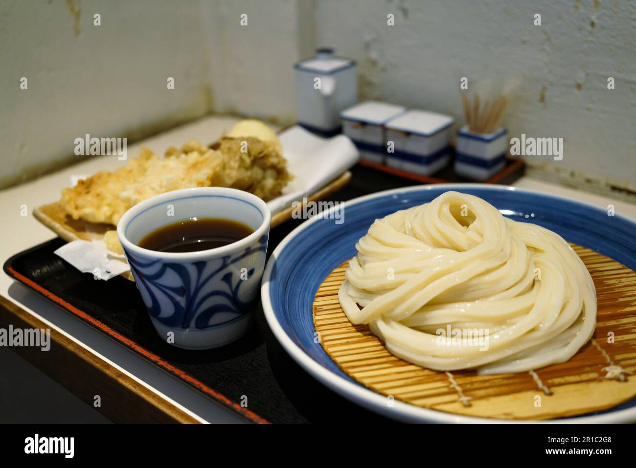 White plate thick udon hi-res stock photography and images - Alamy