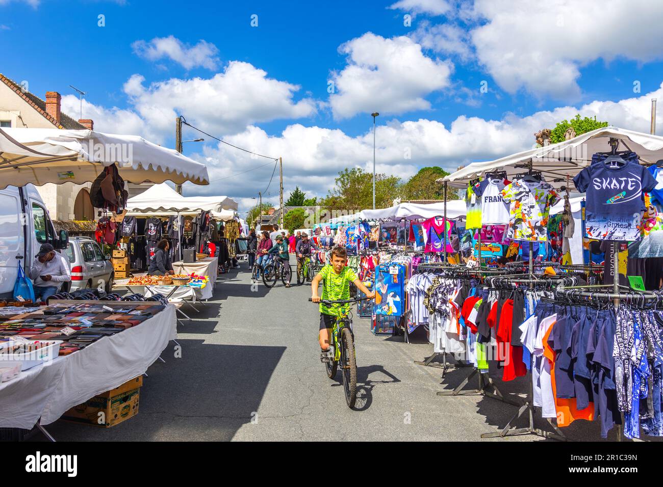 Food stall scene hi-res stock photography and images - Alamy