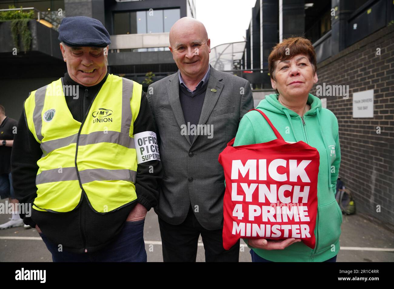 Rail, Maritime and Transport union general secretary Mick Lynch (centre ...