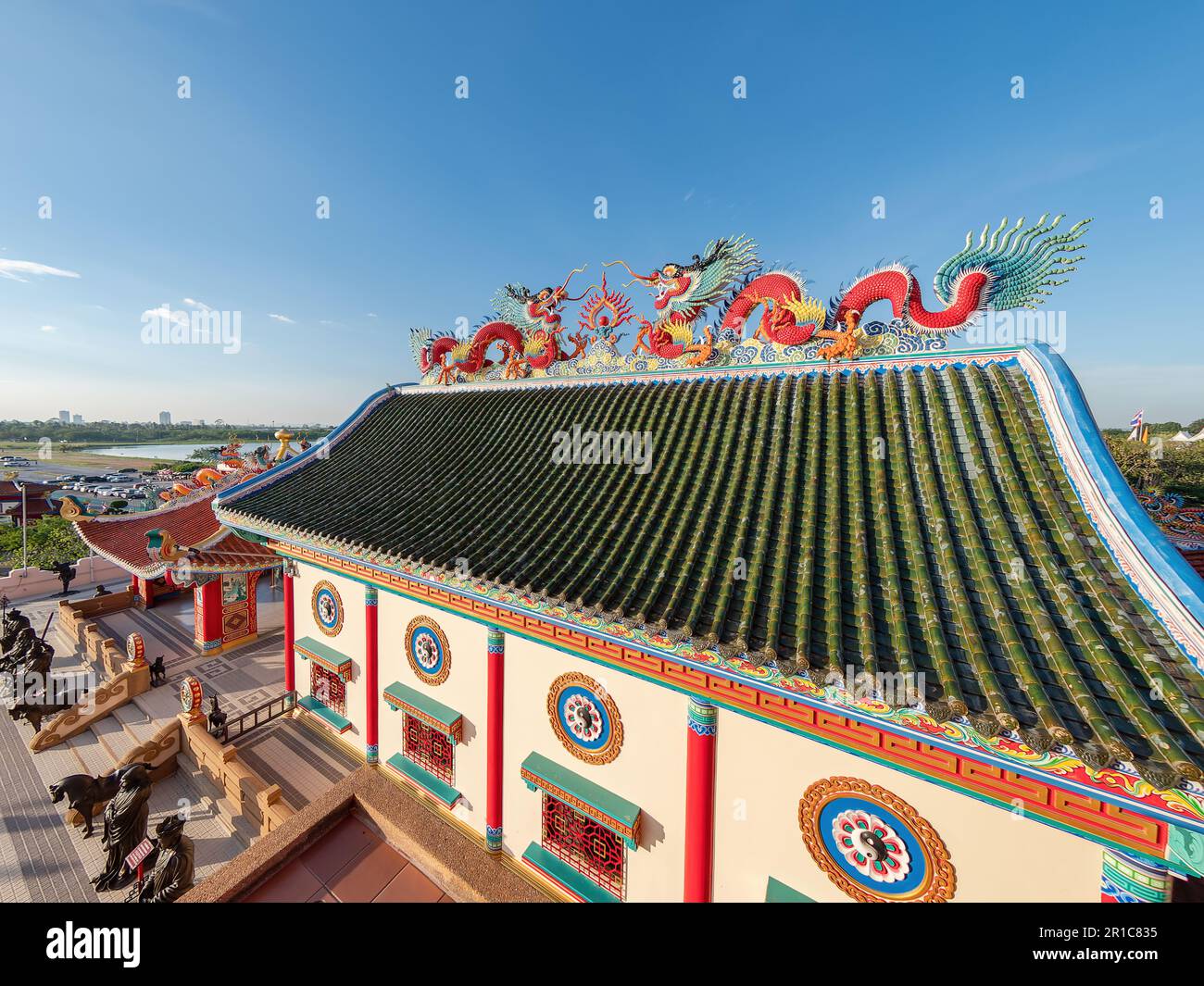 Thai chinese architecture hi-res stock photography and images - Alamy