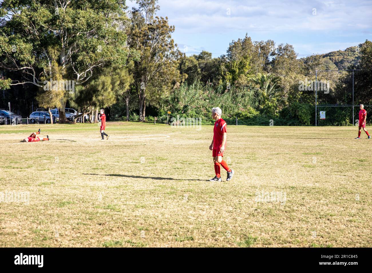 Australia mens football team seniors, warming up before a grassroots ...