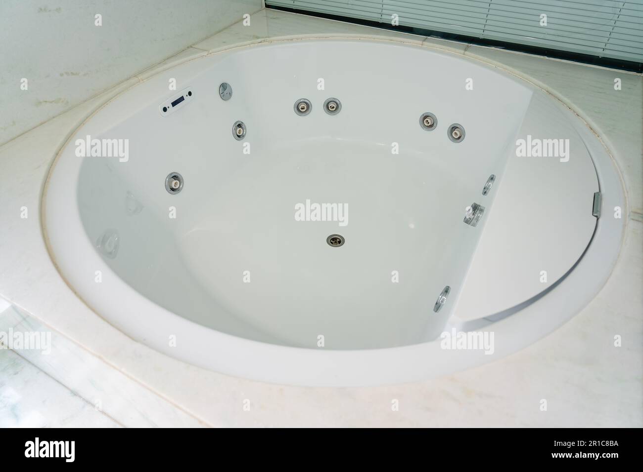 Round jacuzzi inside a room to enjoy and relax in the water Stock Photo ...