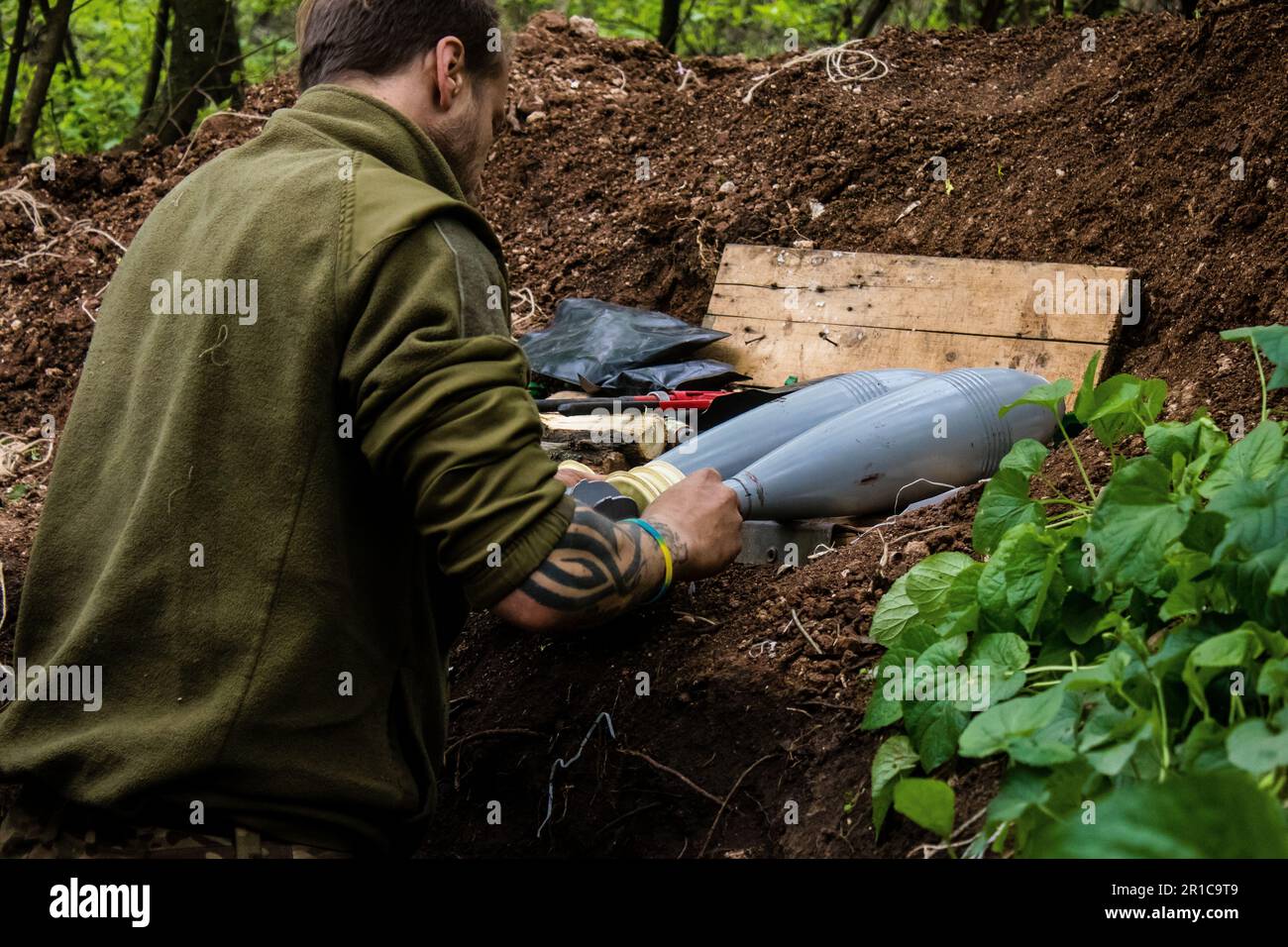 120mm shell hi-res stock photography and images - Alamy