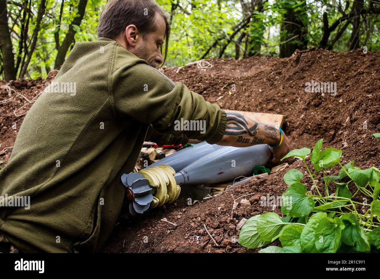 120mm shell hi-res stock photography and images - Alamy
