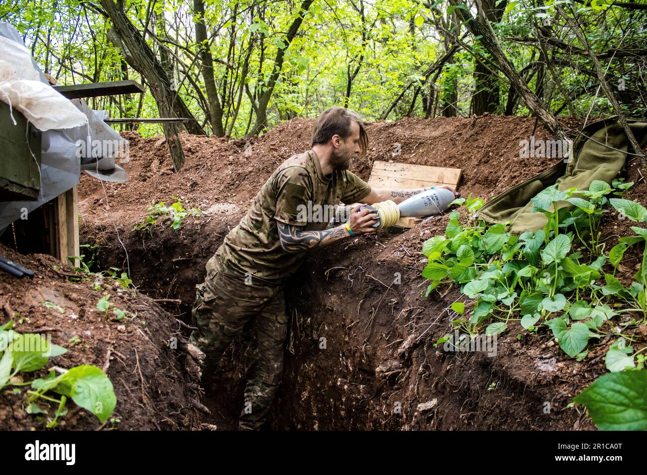 120mm shell hi-res stock photography and images - Alamy