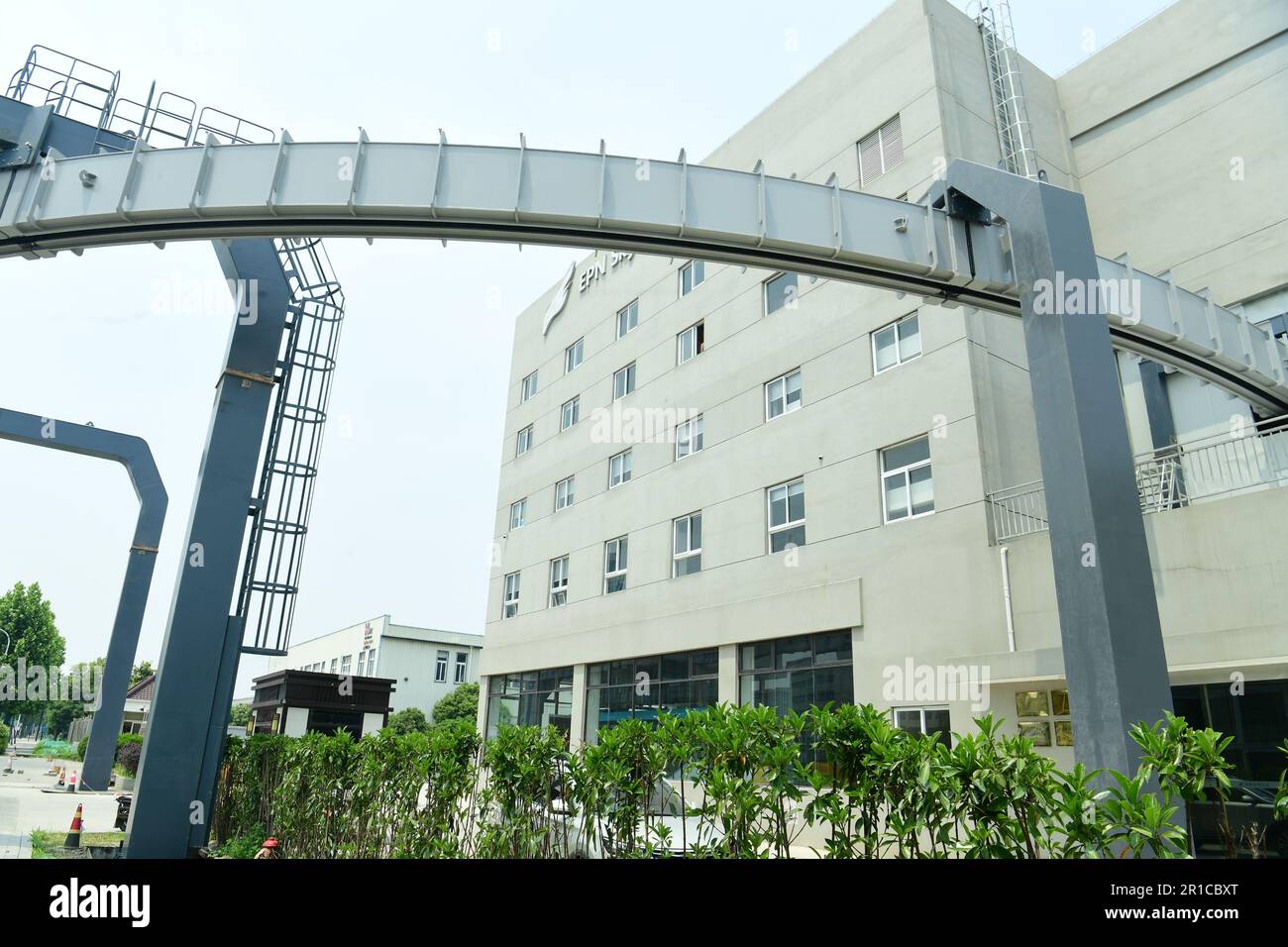 SHANGHAI, CHINA - MAY 13, 2023 - Construction workers install and debug ...