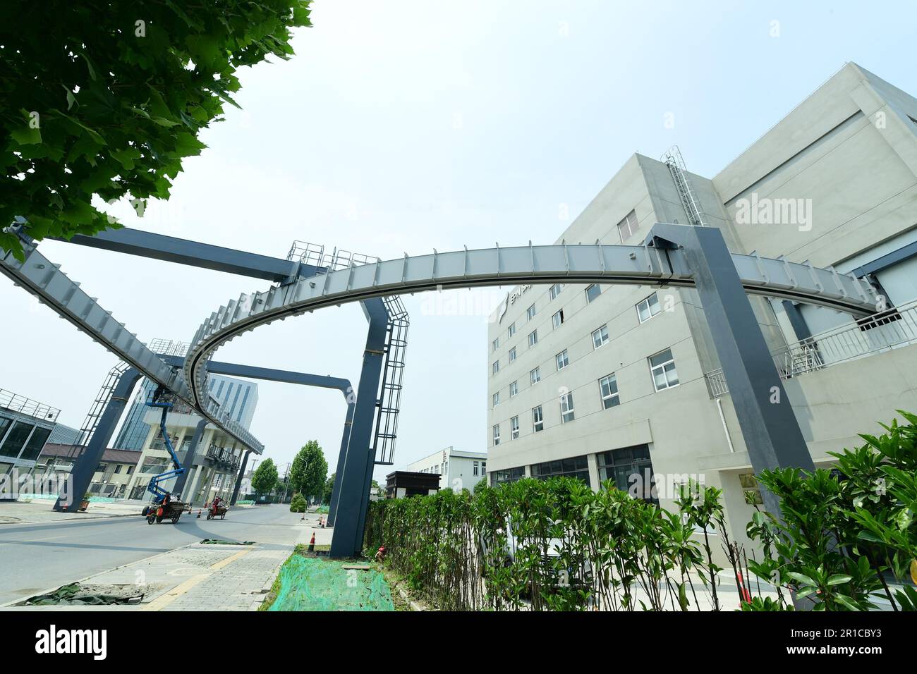 SHANGHAI, CHINA - MAY 13, 2023 - Construction workers install and debug ...