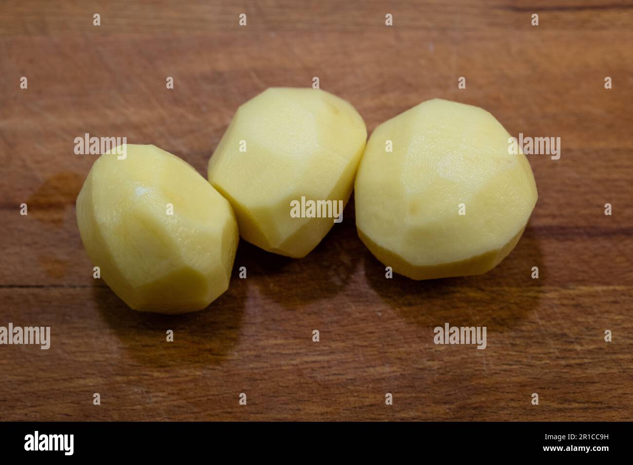 Yellow peeled potatoes in hi-res stock photography and images - Alamy