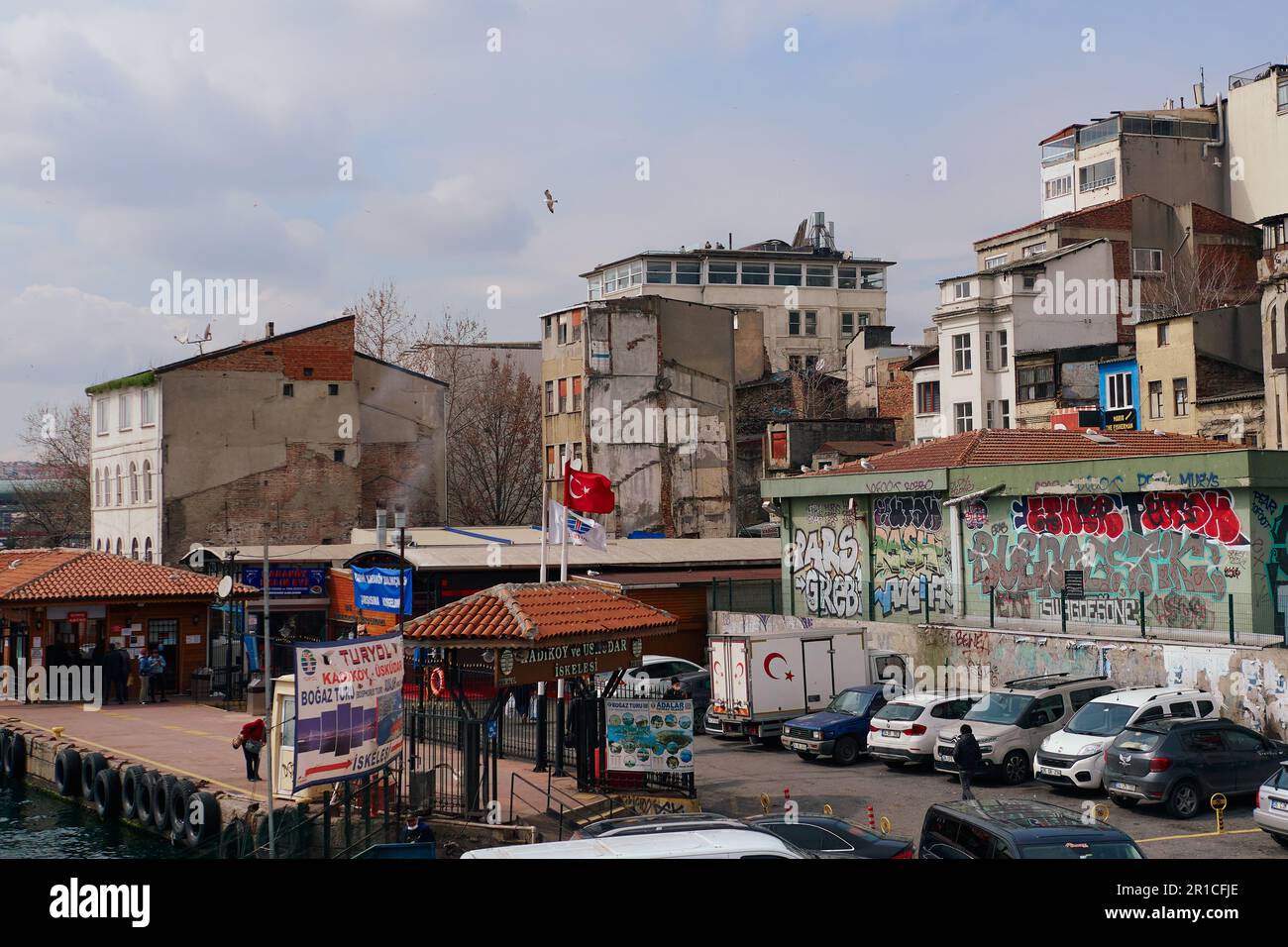 Old buildings in Istanbul turkey graffiti walls Stock Photo - Alamy