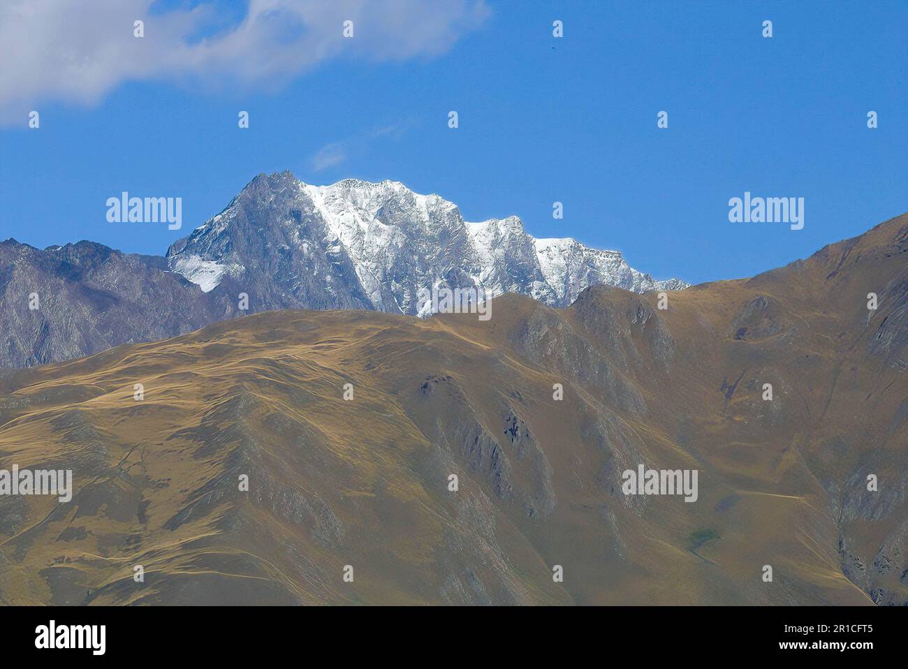 High hills hi-res stock photography and images - Alamy