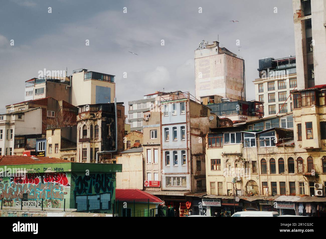 Old buildings in Istanbul turkey graffiti walls Stock Photo - Alamy