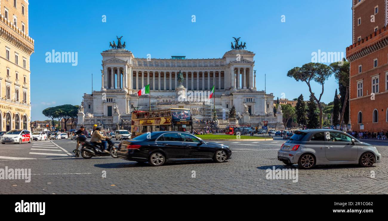 Tourists and road traffic in front of the Vittorio Emanuele II National ...