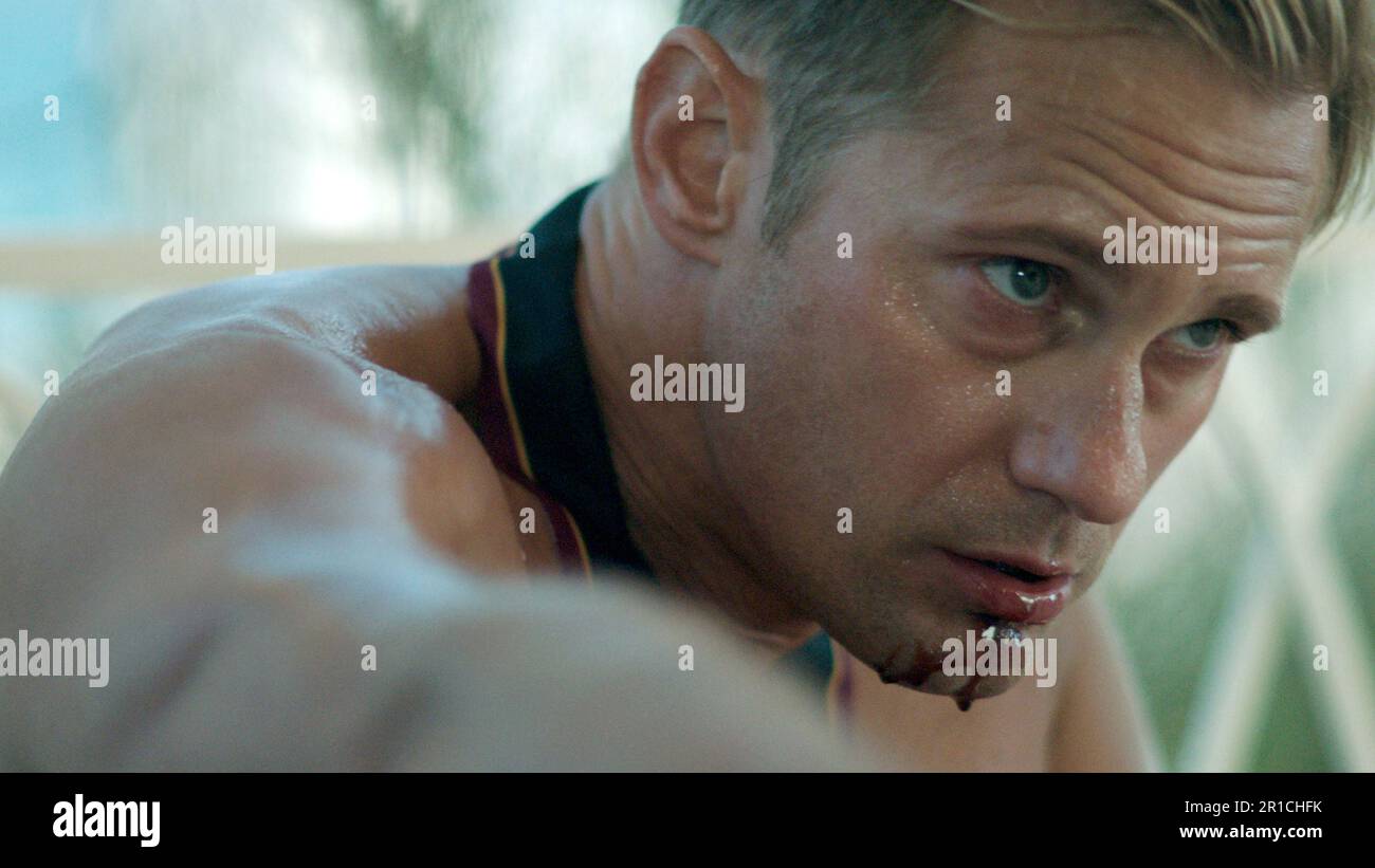 Infinity pool movie hi-res stock photography and images - Alamy