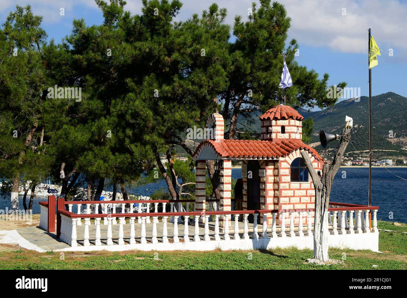 Greece, small chapel on the beach of Nea Iraklitsa Stock Photo - Alamy